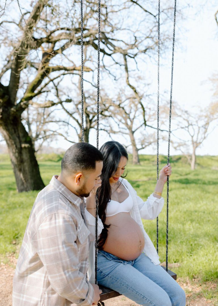 Beautiful Maternity Photos at Folsom Lake - gracethaophotography.com